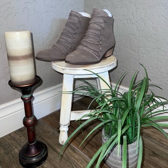 Yellow Box | Shoes | Yellow Box Jaffa Taupe Suede Booties | Poshmark